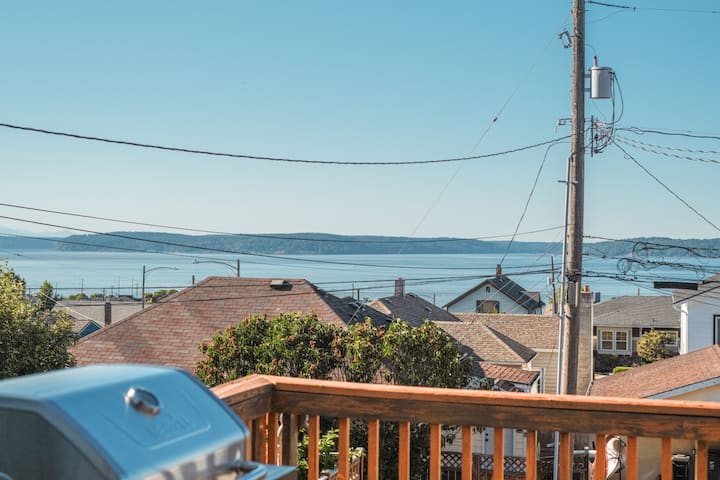 Bo's Old Tacoma Victorian - Main Floor Duplex Unit - Tacoma, WA