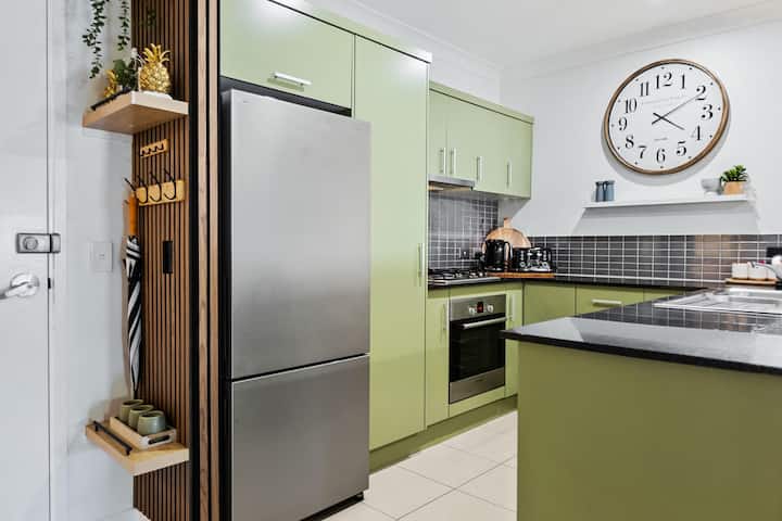 Top-floor Apartment W/ 9 Pools & Gym Access - Australie