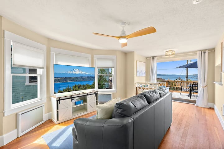 Bo's Old Tacoma Victorian Charm With Sound Views - Tacoma, WA