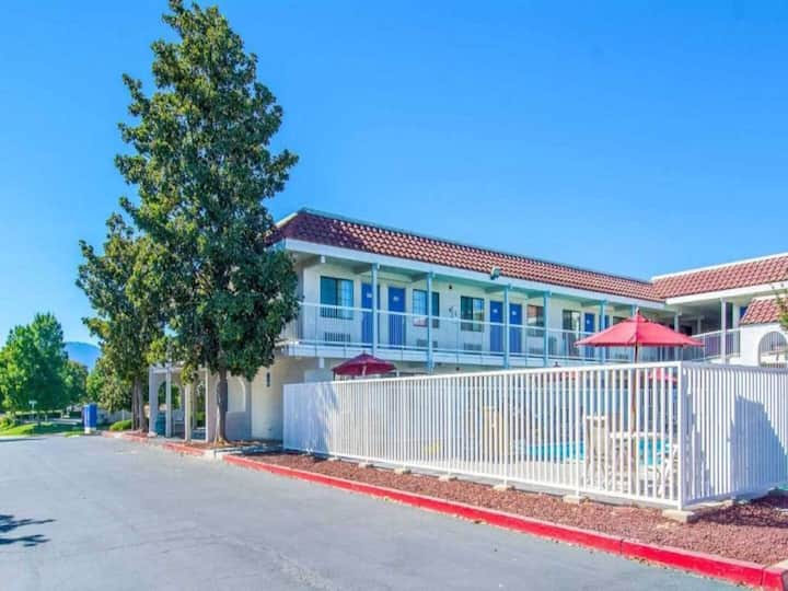 Ms6 California | 2q | Prem | Réfrigérateur - Redding, CA