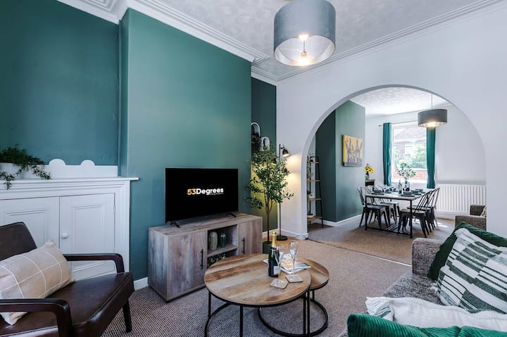 Stylish 2-bed House In Crewe, Perfect For Business - Crewe