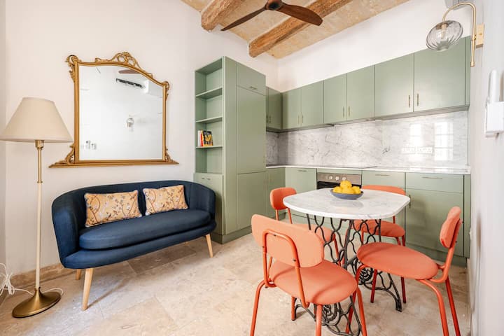 Sumptuous Townhouse With Roof Terrace Agal1-1 - Valletta