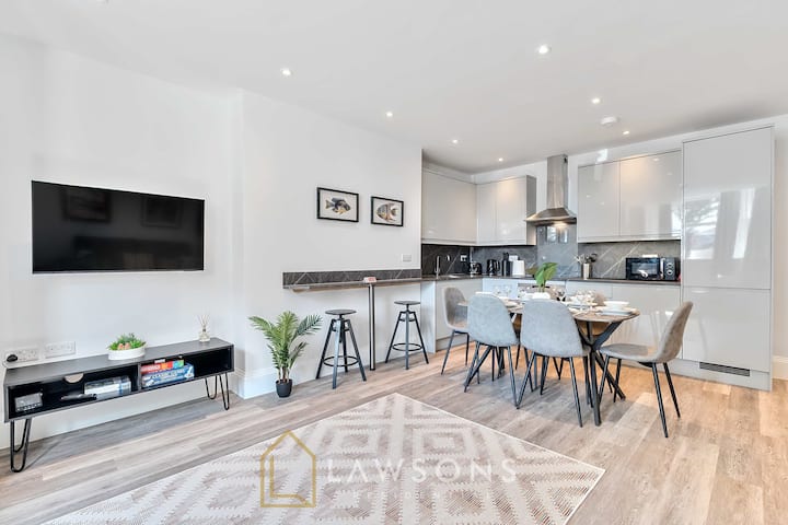 Beachside Comfort & Style | Beach & Castle Nearby - Portsmouth