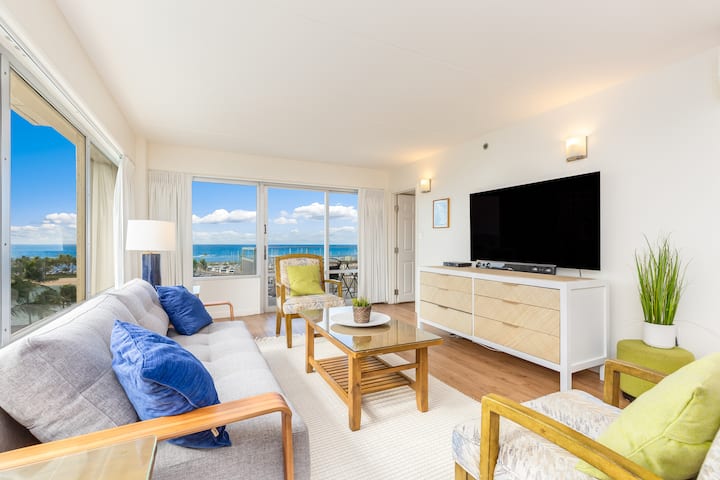 Ocean-lagoon & Fireworks Views At The Ilikai Hotel - Honolulu