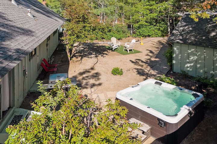 Hot Tub! Game Room! Walk To Meadow Park & Lake! - Big Bear Lake, CA