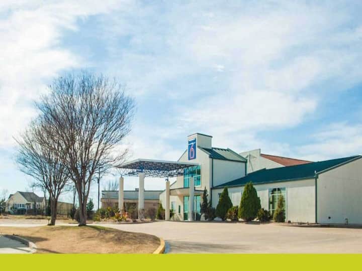 2 Queen Beds |Mobility Accessible Tub Ns - Corsicana, TX