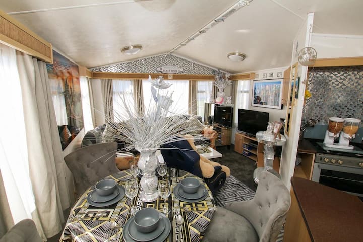 Dymchurch Cabin Retreat With Ocean View - Dymchurch