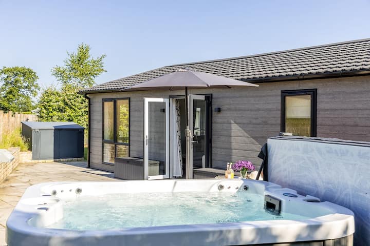 Violet Lodge, 11 Roadford Lake Lodges - Roadford Lake