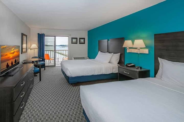 Unwind Poolside, Or Paddle Across The Bay - Rehoboth Beach, DE