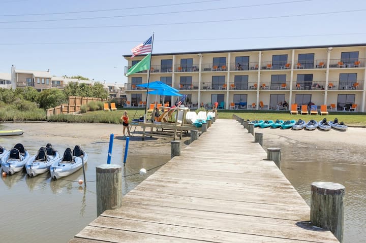 Unwind Poolside, Or Paddle Across The Bay - Delaware