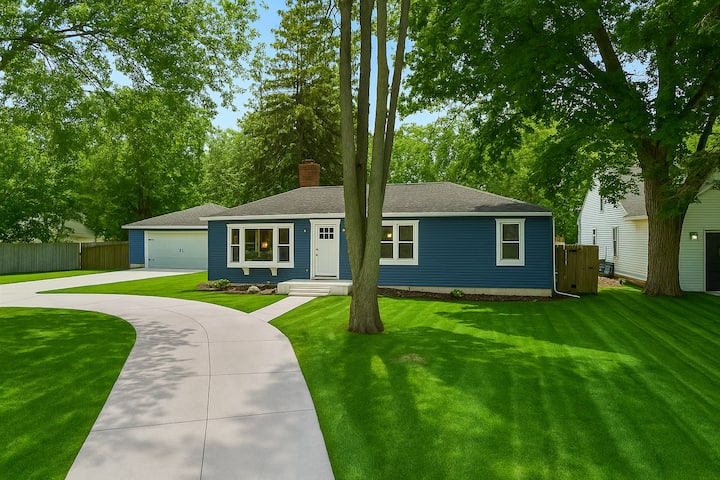 New! Private Lakefront Retreat [3br/2ba] Game Room - Cooley Lake, MI