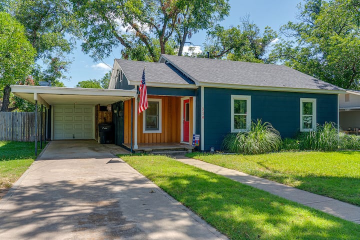 Hackberry Hideaway | Firepit | Great Yard - Augusta Vin, Fredericksburg