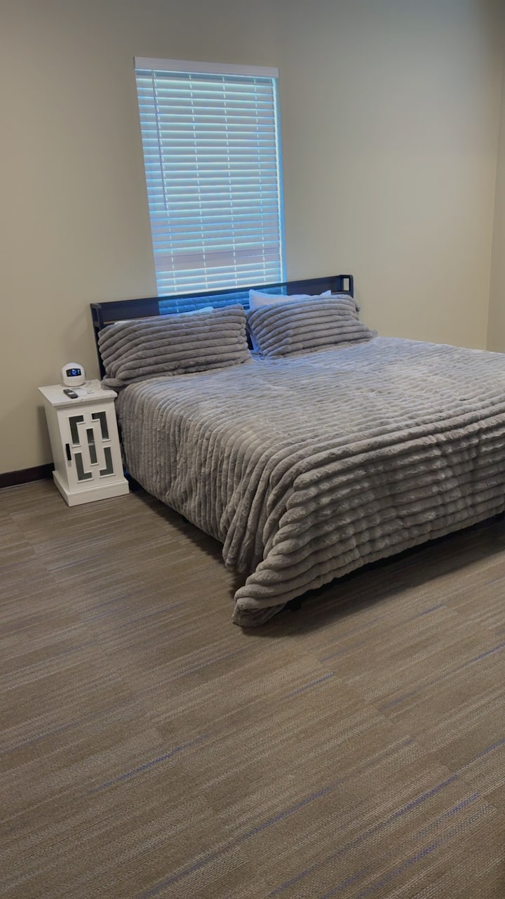 Newly Remodelled!  A6 - Deluxe King Room - Water Park, Mattoon
