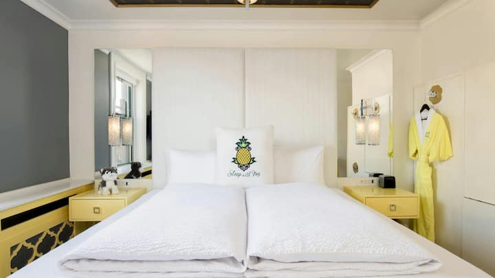 Steps From Back Bay & Boston’s Historic Sights - Boston, MA