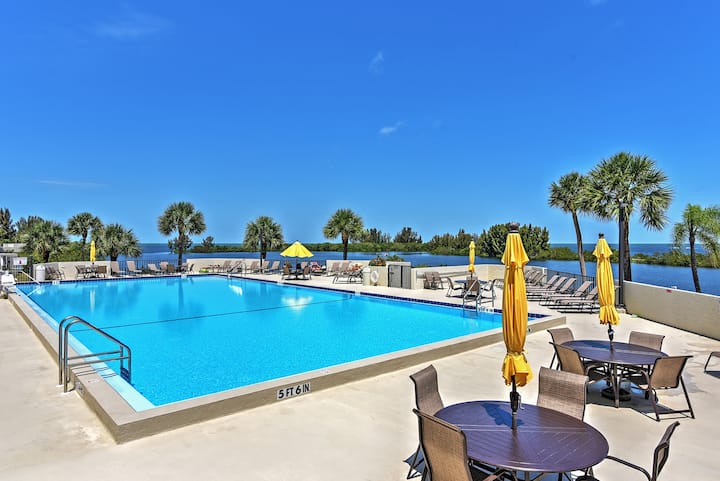Gulf-view Condo W/ Beach Access In Hudson - Hudson, FL