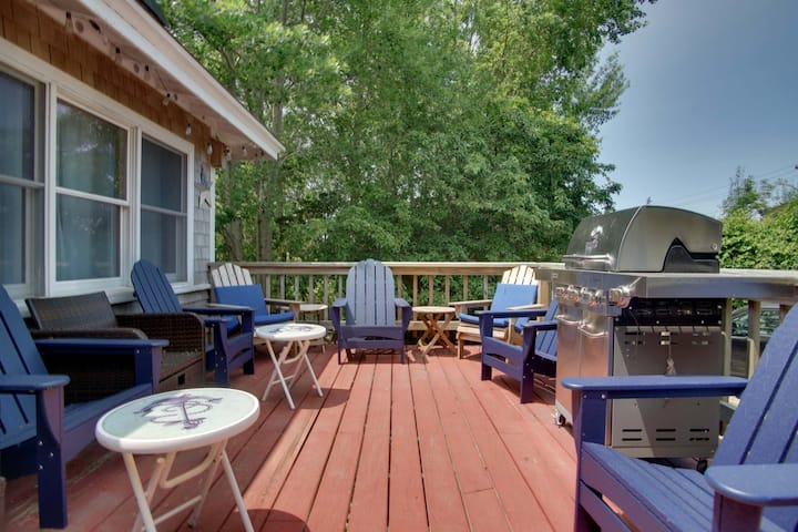 1 Mi To Ferry Terminal: Oak Bluffs Family Retreat! - Oak Bluffs, MA