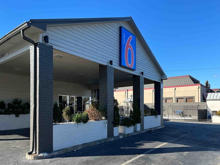 Ms6 | 1 Lit King | Ns | Micfridge - Greenville, NC