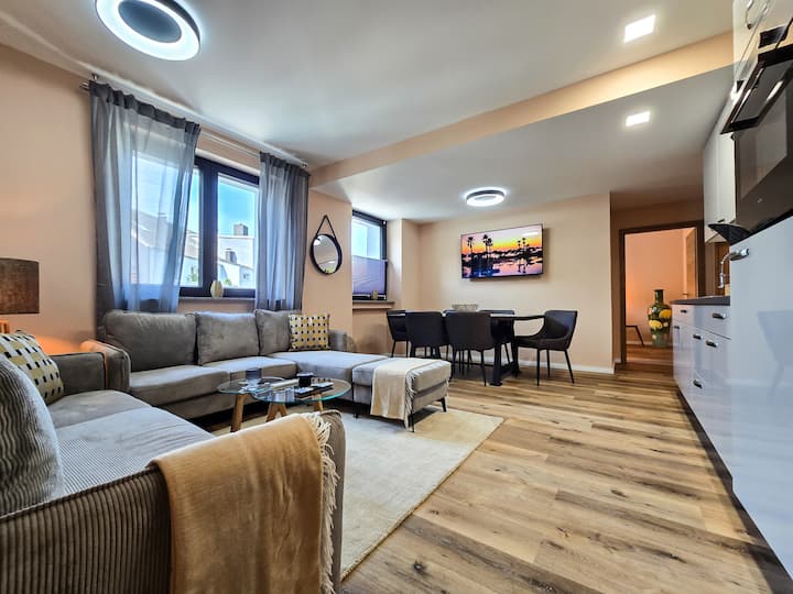 Alpha Apartments: 3br Grand Space, Urban Harmony - Dortmund
