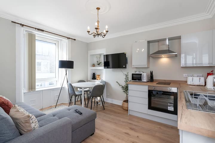 Vacant Nest | Central Location | Wifi & Shops - Hawick