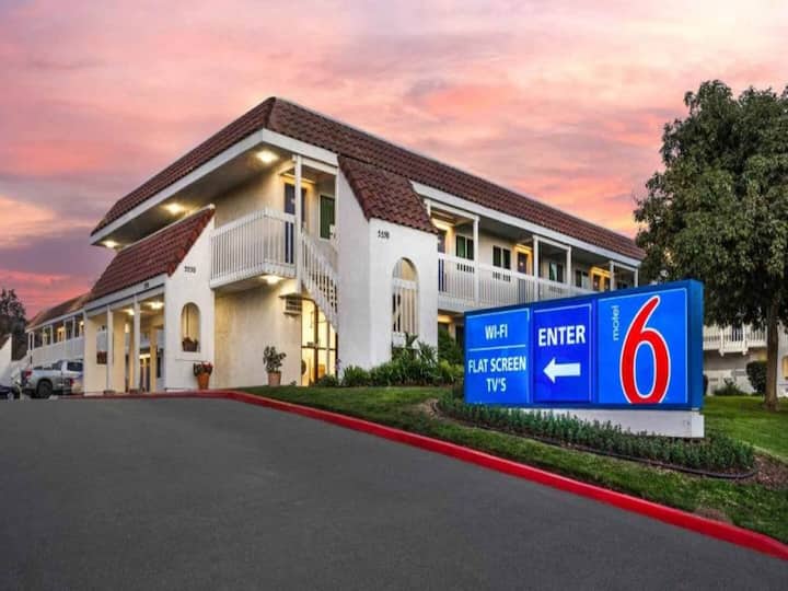 1 Lit Queen | Micfridge - Carpinteria, CA