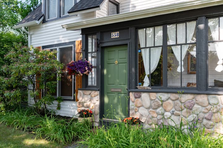 Charming 3 Bedroom Home W/sun Porch & Sauna - South Haven, MI