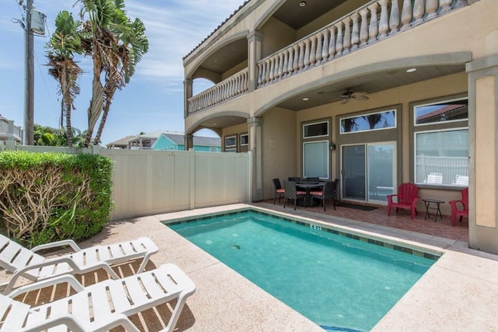 Casa Picasso: Private Pool & Beach Getaway - South Padre Island, TX