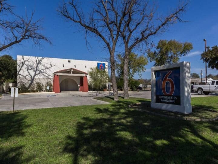 Ms6 Houston | 1 Lit King | Ns - Uvalde, TX