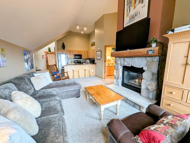 Top-floor River Run Gem, Pool, Hot Tub - Keystone, CO