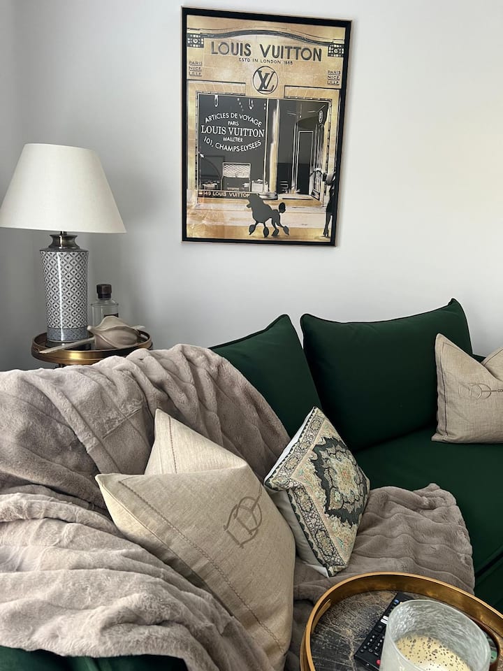 Bossplaces One Bed Apt Sleeps 4 - Lady Lever Art Gallery