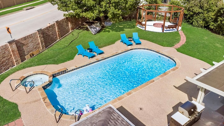 Luxury 6br 2.5ba Home With Pool Cinema & Game Room - Fort Worth, TX