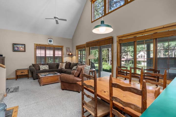Sunriver Circle 4 | Hot Tub | Bunk Room - Sunriver, OR