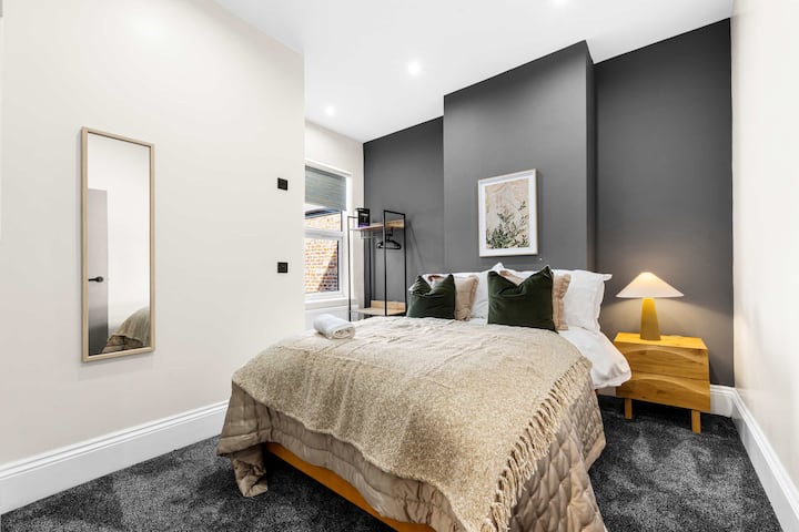 Sleeps 14 The Old Trafford Zen+ Free Park+ Dinning - Castleton