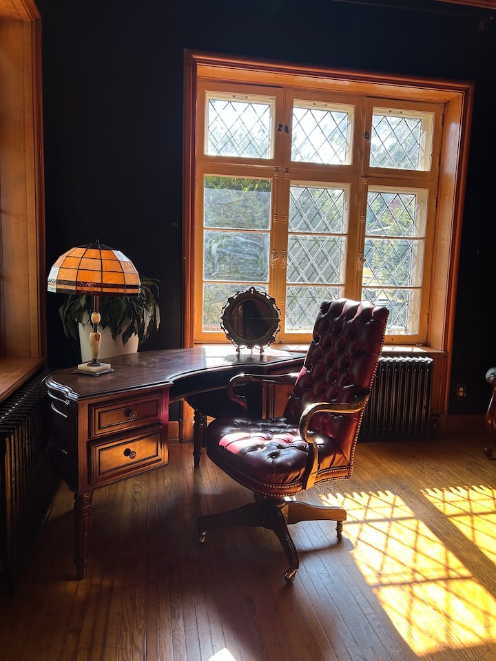 Charme Tudor Au Cœur De Sherbrooke - Sherbrooke