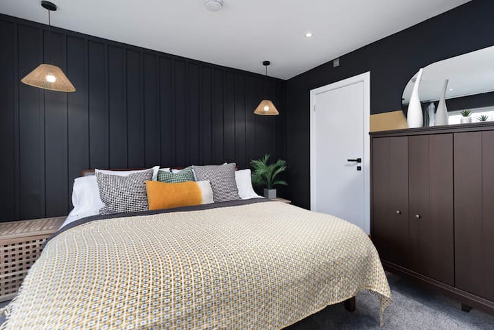 2 Free Park Space Driveway - Sleeps 8 (2 Ensuites) - Manchester