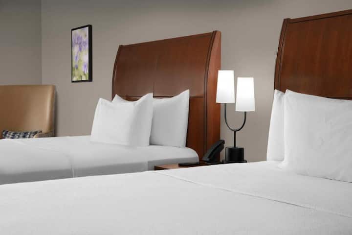 A Relaxing Stay In Cook County Near O'hare | Pool - Barrington, IL