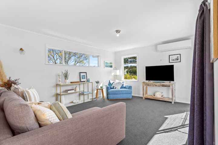 Cosy Retreat In Rothesay Bay| By Furnished Rentals - Auckland