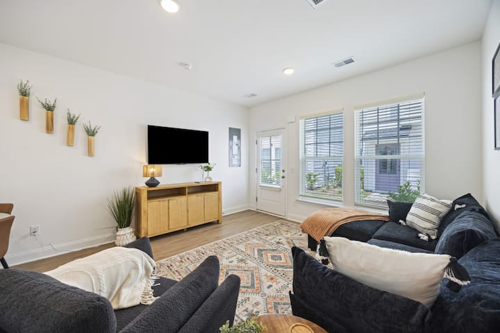 Charming Cottage-resort Style Pool, Pickleball! - Hanahan, SC