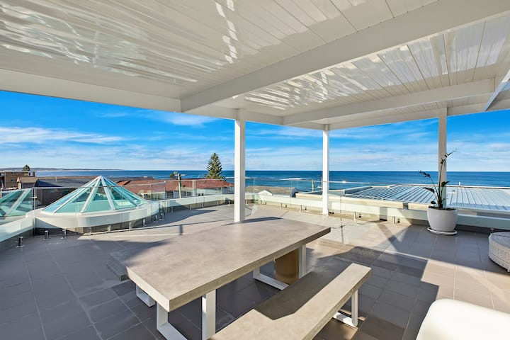 Luxury Apartment | Rooftop Terrace & Ocean Views - The Entrance