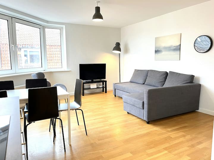 Spacious Apartment For 7 In Vestbyen - Denmark