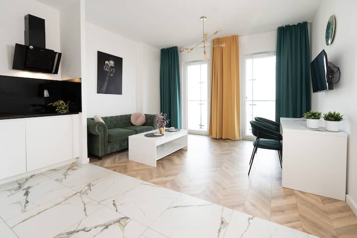 Panorama Apartment With Parking | 21st Floor - Warsaw