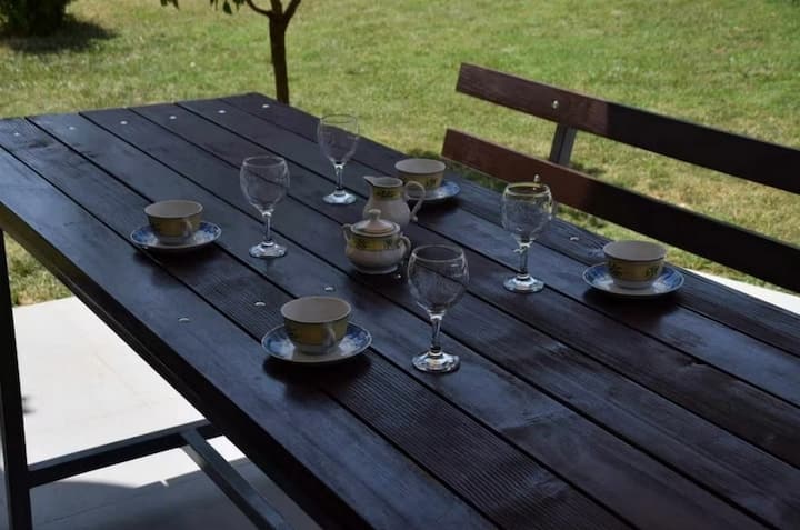 K-24347 Maison Confortable Avec La Terrasse Sinj, - Sinj