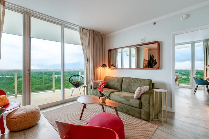Stylish 2br Grove Condo | Views + Parking For 2 - Miami