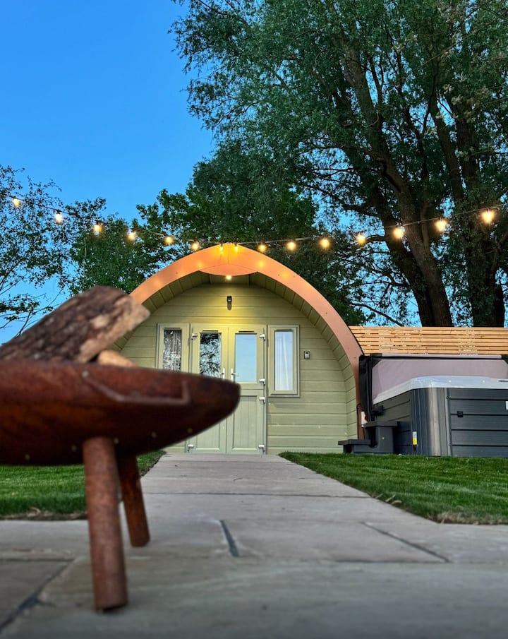 3 Hazelwood Lakeside Hideaway - Bourne