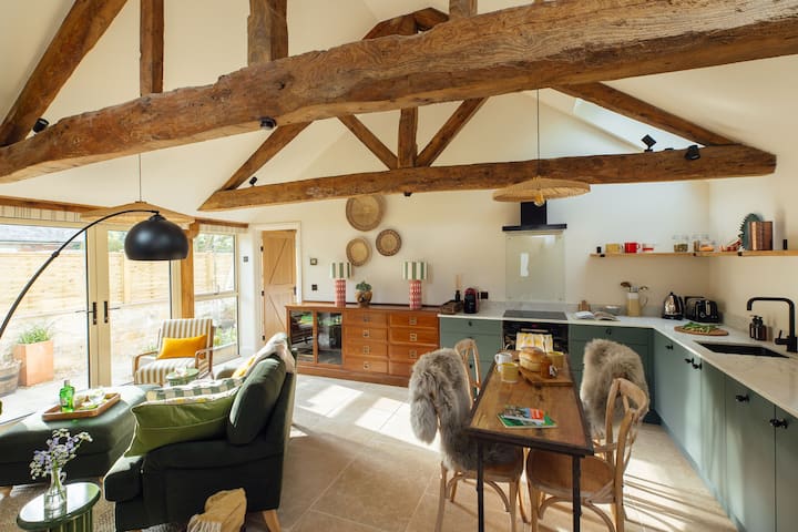 Quintessential Cotswolds Barn Hideaway - Broadway
