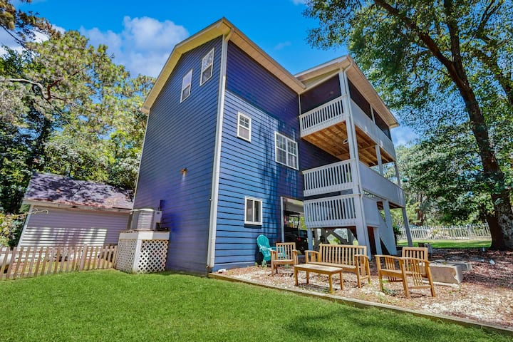 Stunning Coastal Home With Private Patio - Ocean Isle Beach, NC