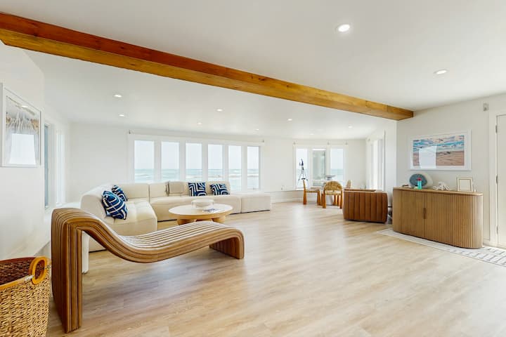 5br Coastal Gem On The Water W/ Beach Access - Wells
