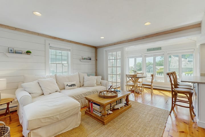 2br Beach House: Steps To Beach, Walk To Town & Ac - New Seabury