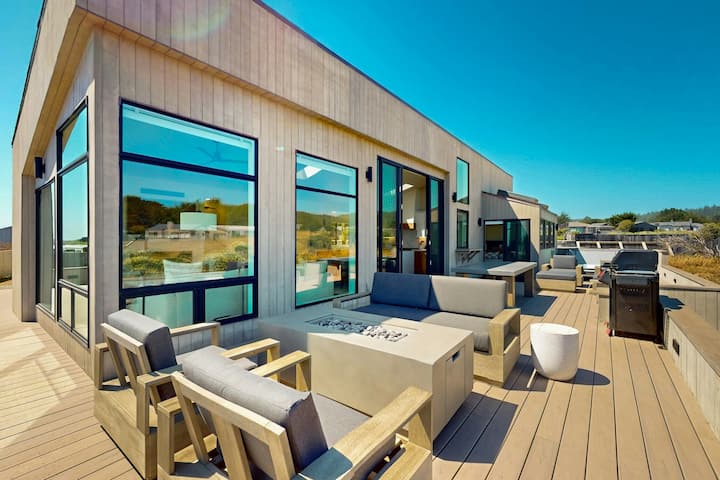 3br Ocean View Home W/pvt. Hot Tub, Bbq & Pools - Cooks Beach, CA