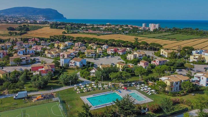 Relax, Balcony & Pool Retreat - Sirolo