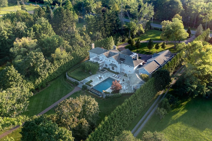 Twin Oaks Lake Estate: Luxury Home On Seneca Lake - Geneva, NY